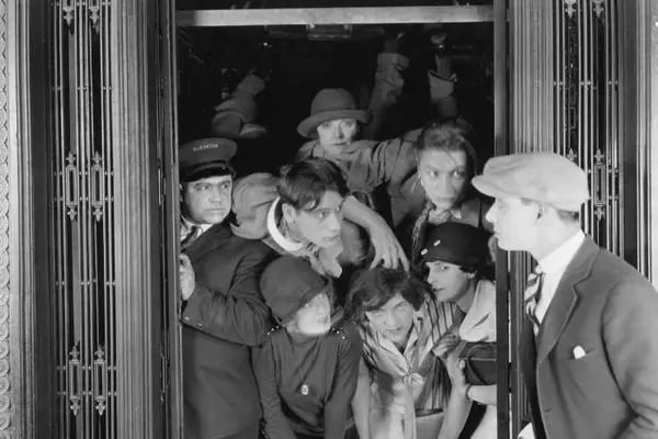 What do you do if you're afraid of elevators? - Funny Snails