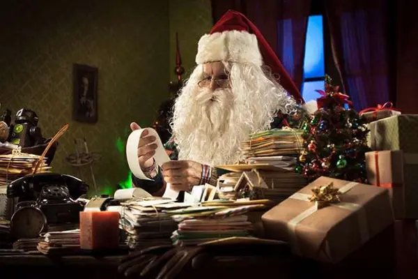 What does Santa call his wife at tax time? - Funny Snails